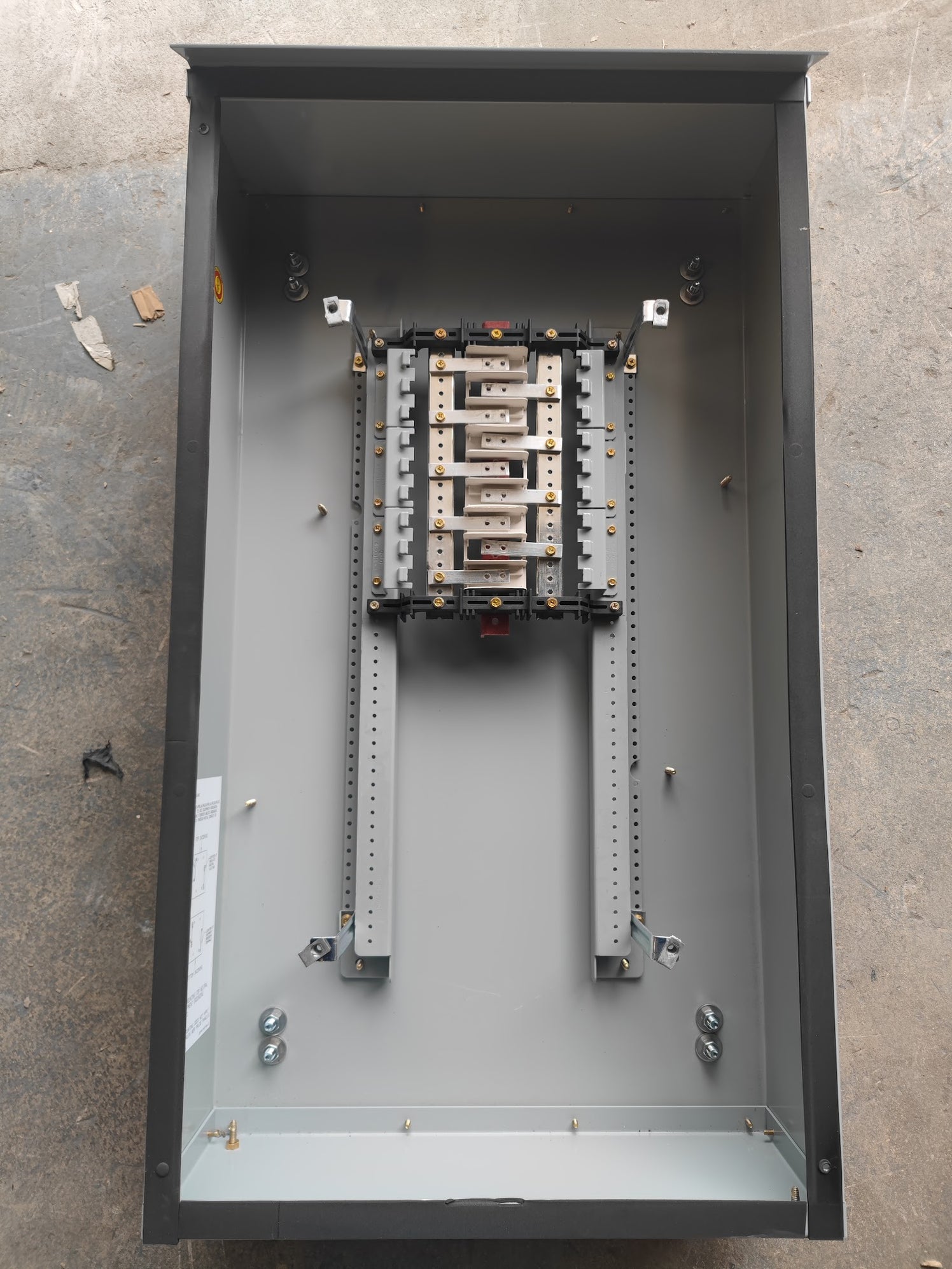 Panelboard EATON PRL1A, 225A, 240V/120V, 1PH/3W, 18Sp, NEMA 3R, 36 Inc ...