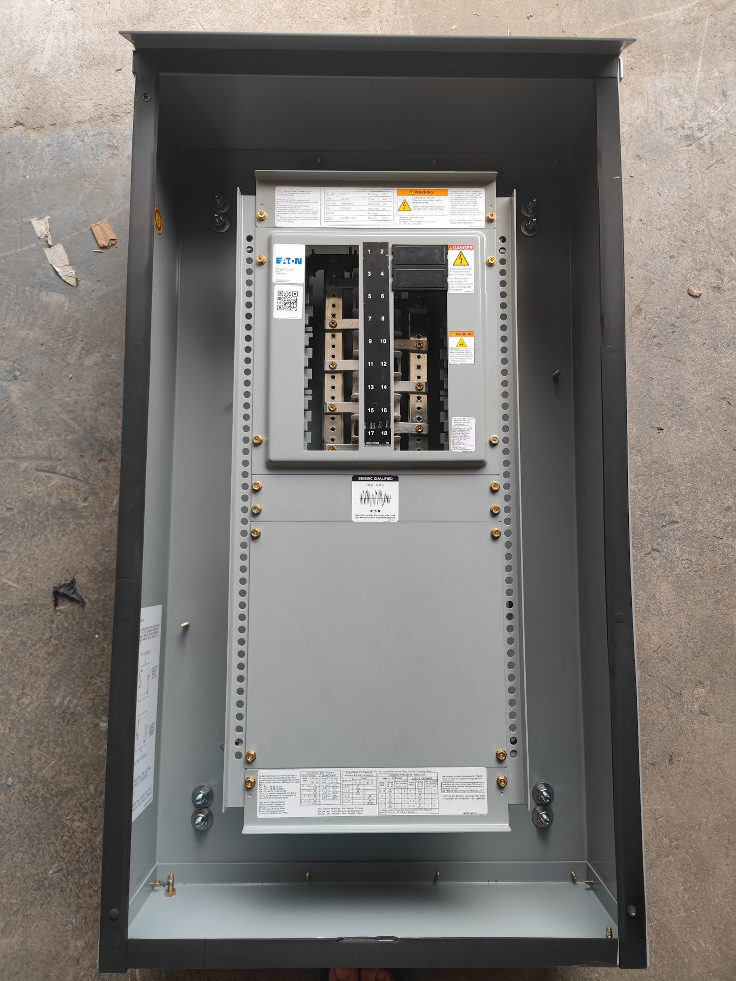 Panelboard EATON PRL1A, 225A, 240V/120V, 1PH/3W, 18Sp, NEMA 3R, 36 Inc ...