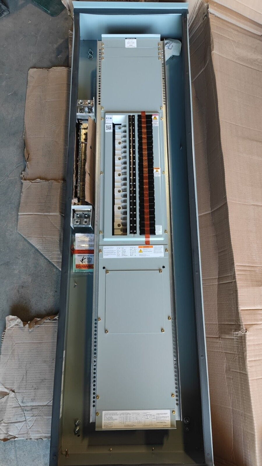 Panelboard EATON PRL1x, 600 AMP, 208Y/120V, 3PH/4W, 42Sp, NEMA 3R Outd ...