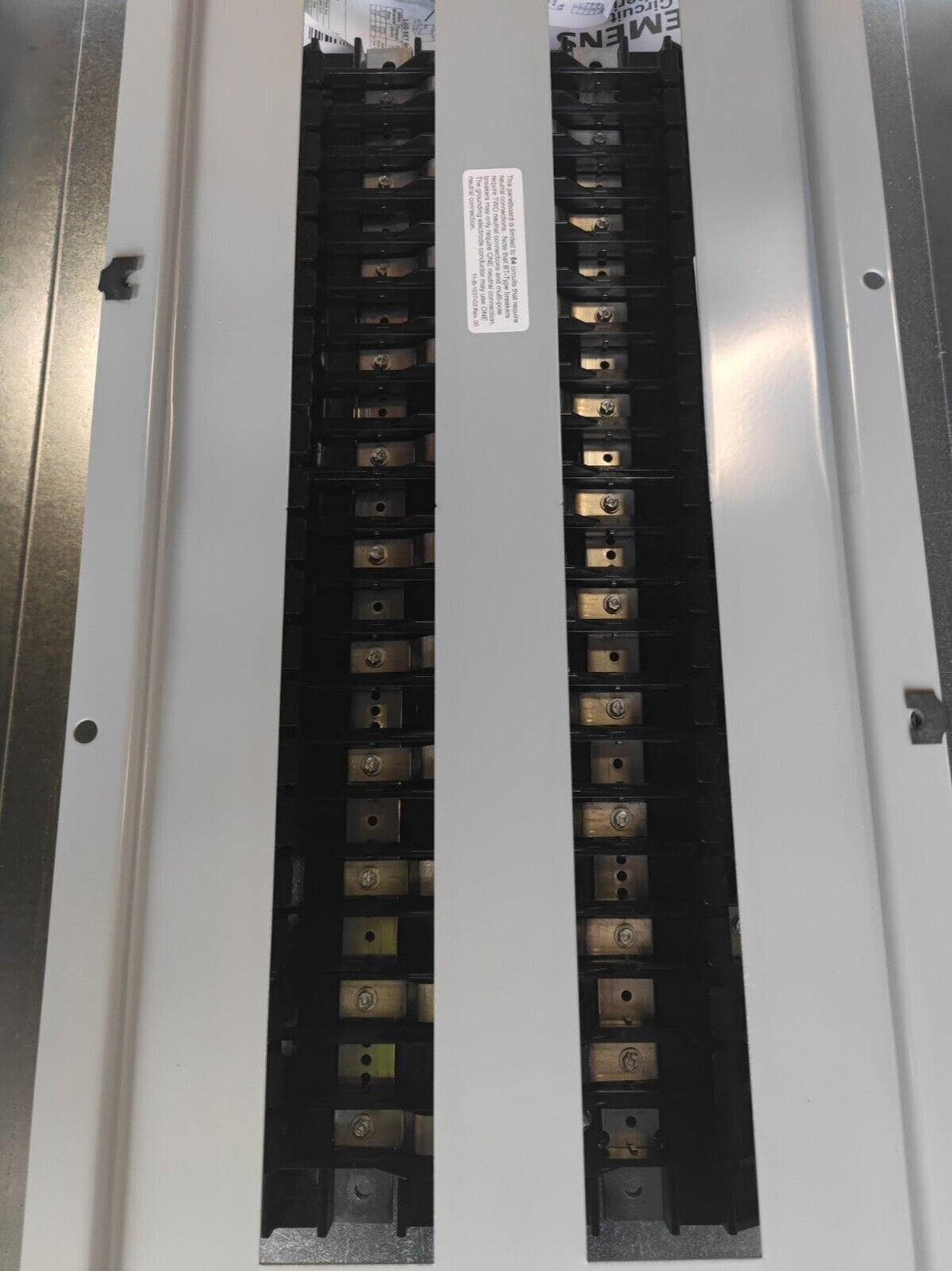 Panelboard SIEMENS, 400 AMP, 240V 120V, MLO, 1PH/3W, 42Sp, SINGLE PHAS ...