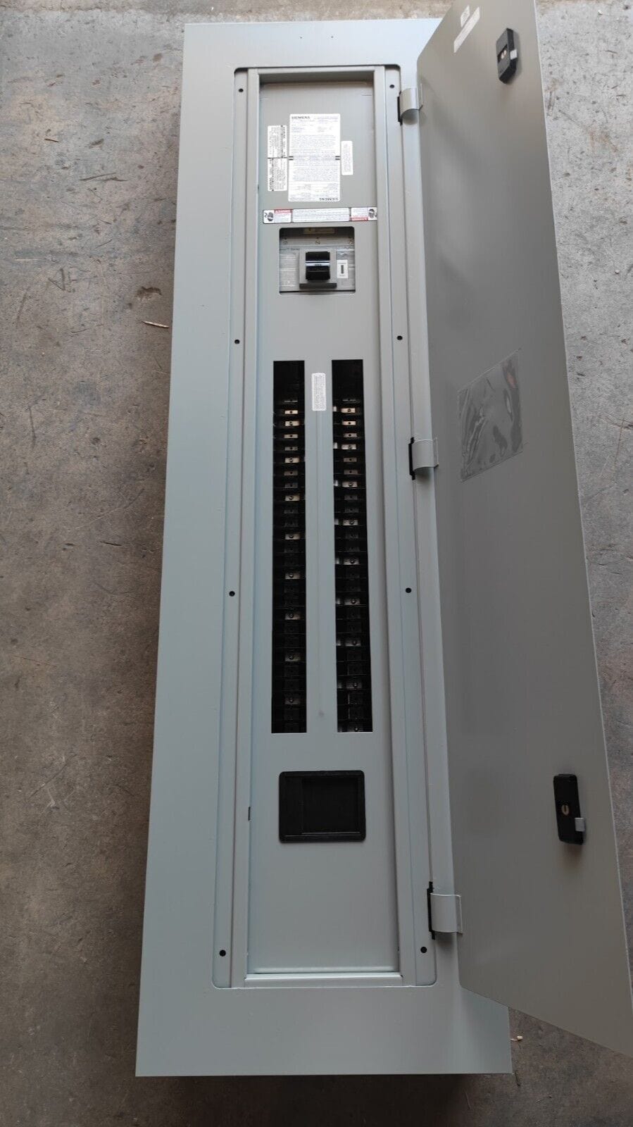 PANELBOARD SIEMENS, 400 AMP, 208Y 120V, MLO (w/ USED MAIN Breaker), 3P ...