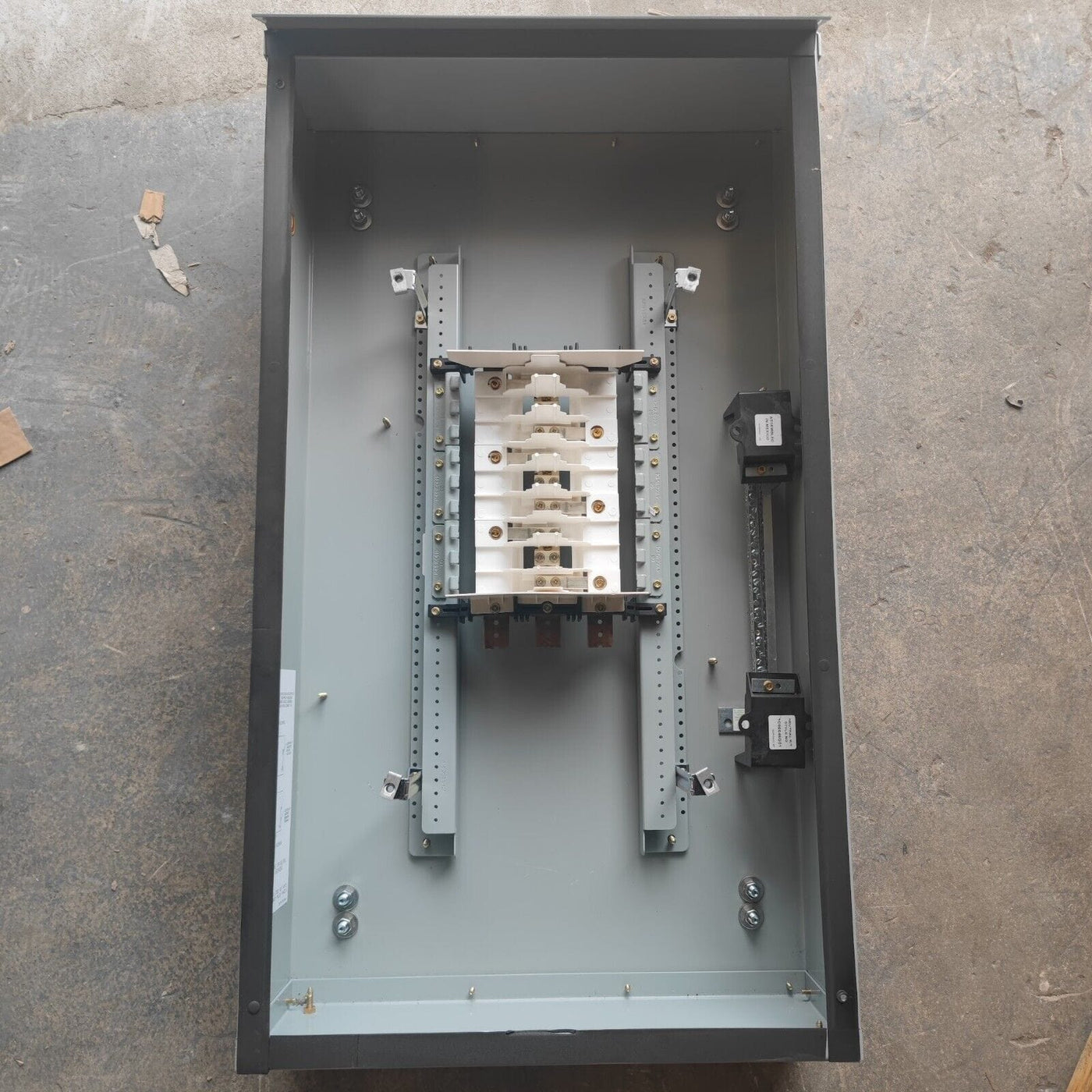 Panelboard EATON PRL2X, 100 AMP, 480Y/277V, 3PH/4W, 18Sp, NEMA 3R, 36 ...