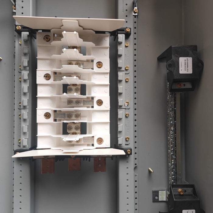 Panelboard EATON PRL1A, 225A, 240V/120V, 1PH/3W, 18Sp, NEMA 3R, 36 Inc ...