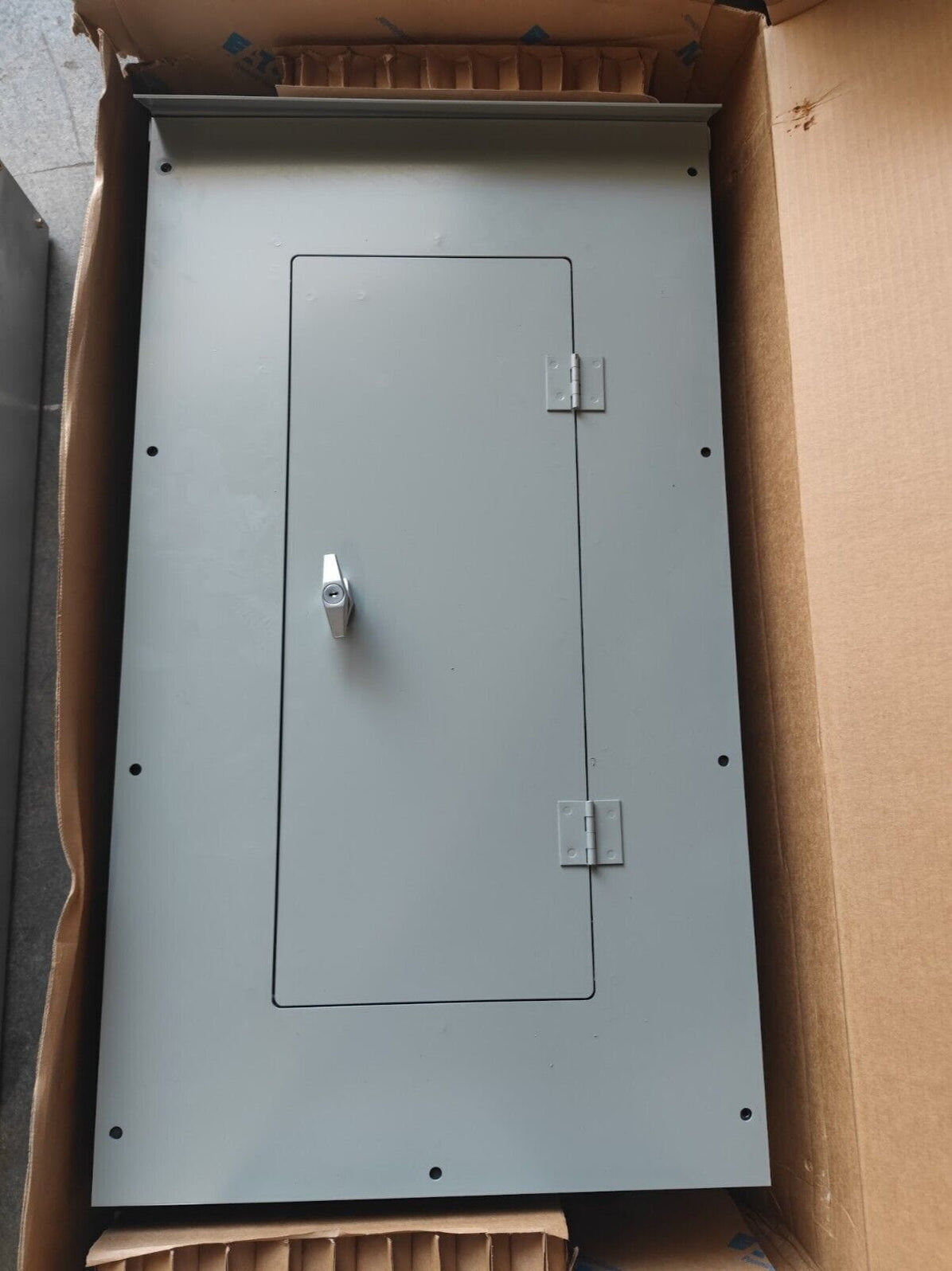 Panelboard EATON PRL1x, 100 AMP, 208Y/120V, 3PH/4W, 18Sp, NEMA 3R, 36 ...