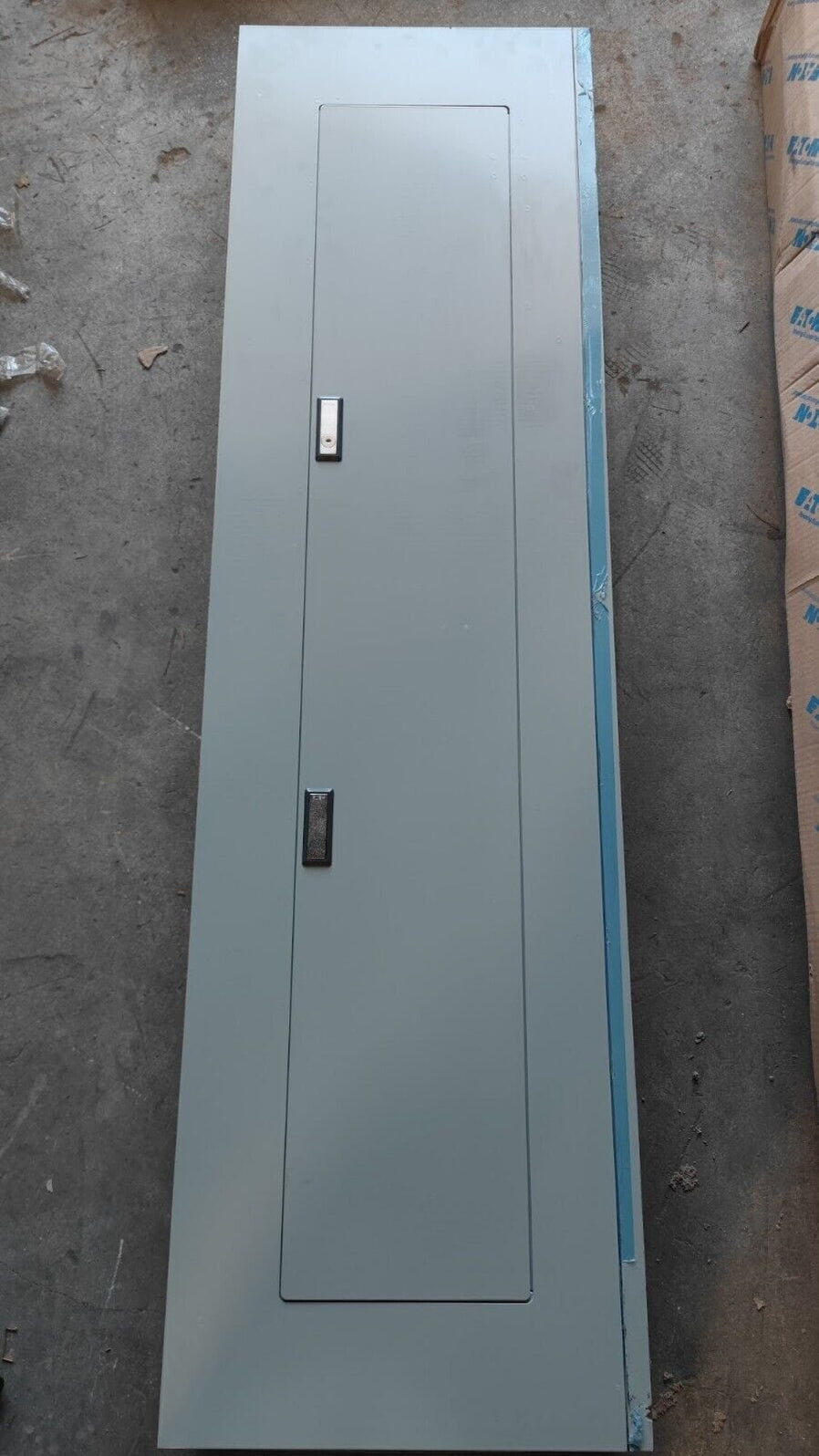 Panelboard EATON PRL2x, 600 AMP, 480Y/277V, 3PH/4W, 42Sp, NEMA 1, 72 i ...