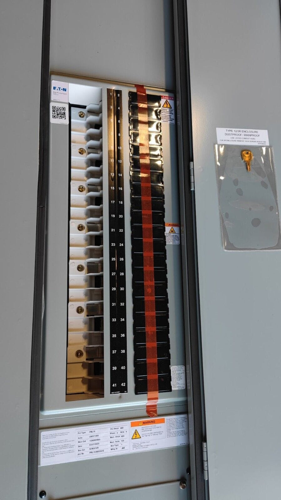 Panelboard EATON PRL1x, 600 AMP, 208Y/120V, 3PH/4W, 42Sp, NEMA 3R Outd ...