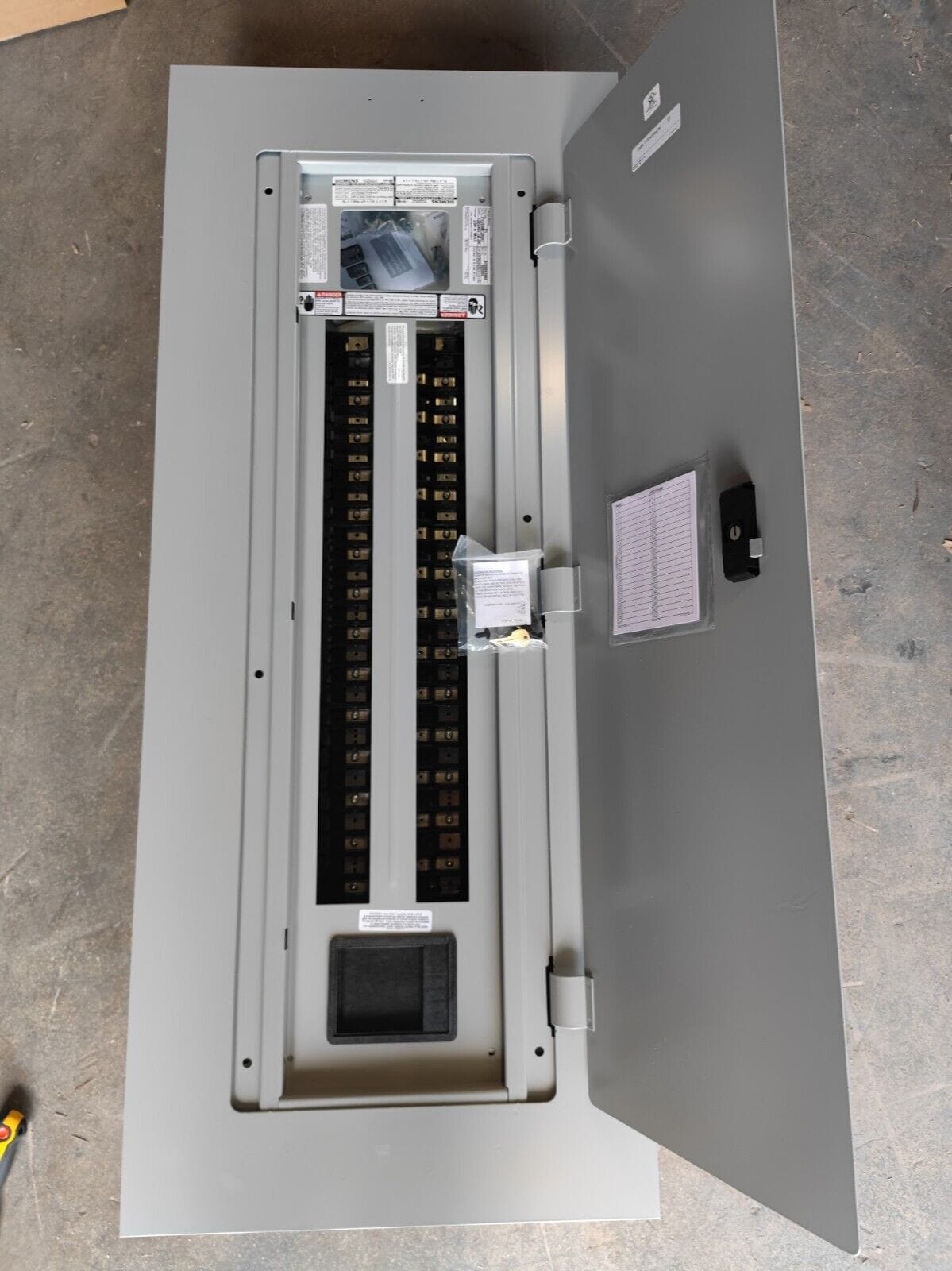 PANELBOARD SIEMENS, 250 AMP, 240/120V MLO, 1PH/3W, 54Sp, SINGLE PHASE ...