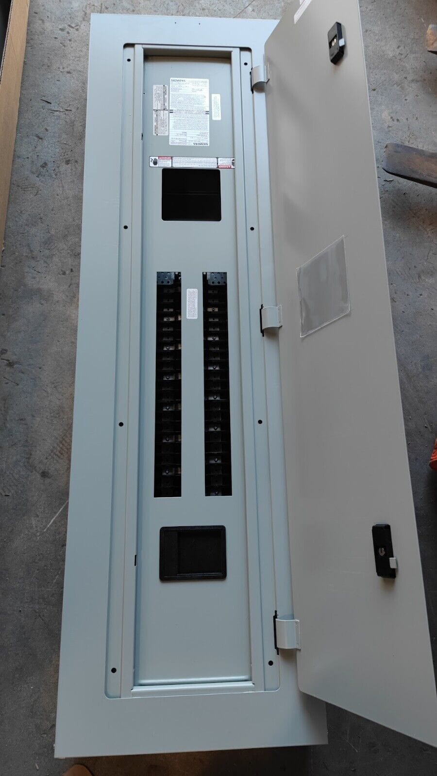 PANELBOARD SIEMENS, 400 AMP, 208/120V, MLO, 3PH/4W, 42Sp, Enclosure an ...