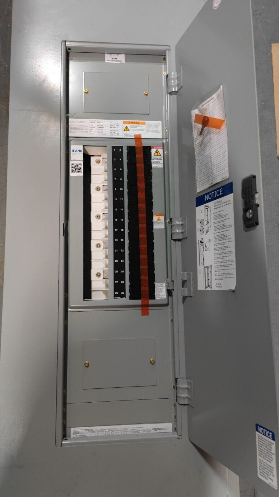 Panelboard EATON PRL2x, 100 AMP, 480Y/277V, 3PH/4W, 30Sp, NEMA 1, 48 i ...