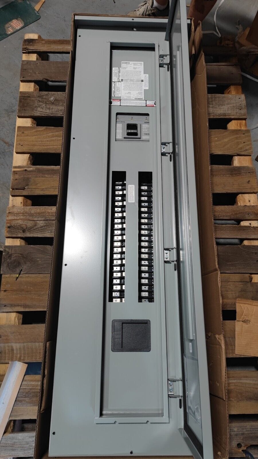 PANELBOARD SIEMENS, 400 AMP, 240V 120V, MLO (w/ USED MAIN Breaker), 1P ...