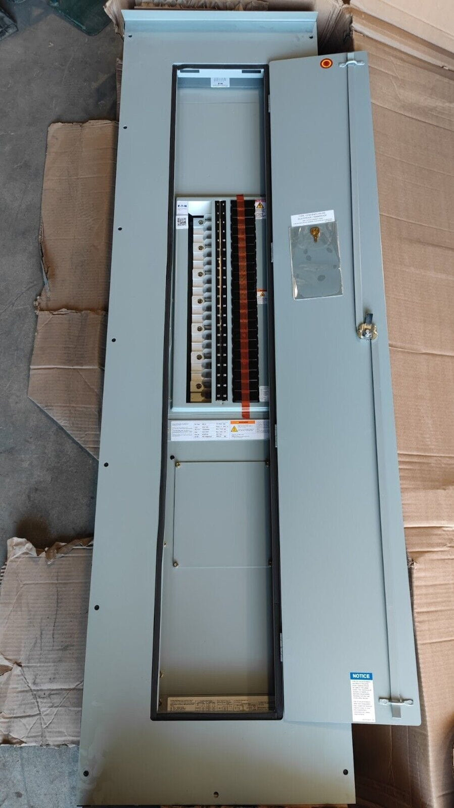 Panelboard EATON PRL1x, 600 AMP, 208Y/120V, 3PH/4W, 42Sp, NEMA 3R Outd ...