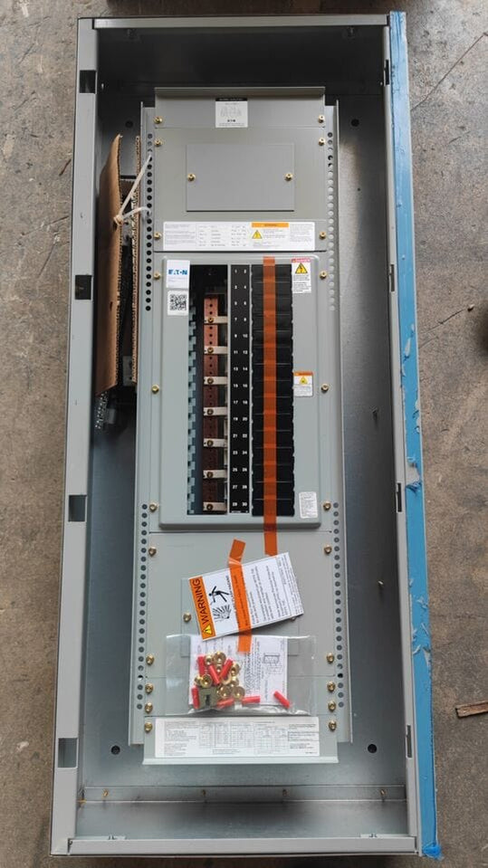 Panelboard EATON PRL1x, 100 AMP, 240V/120V, 1PH/3W, 30Sp, NEMA 1, 48 I ...