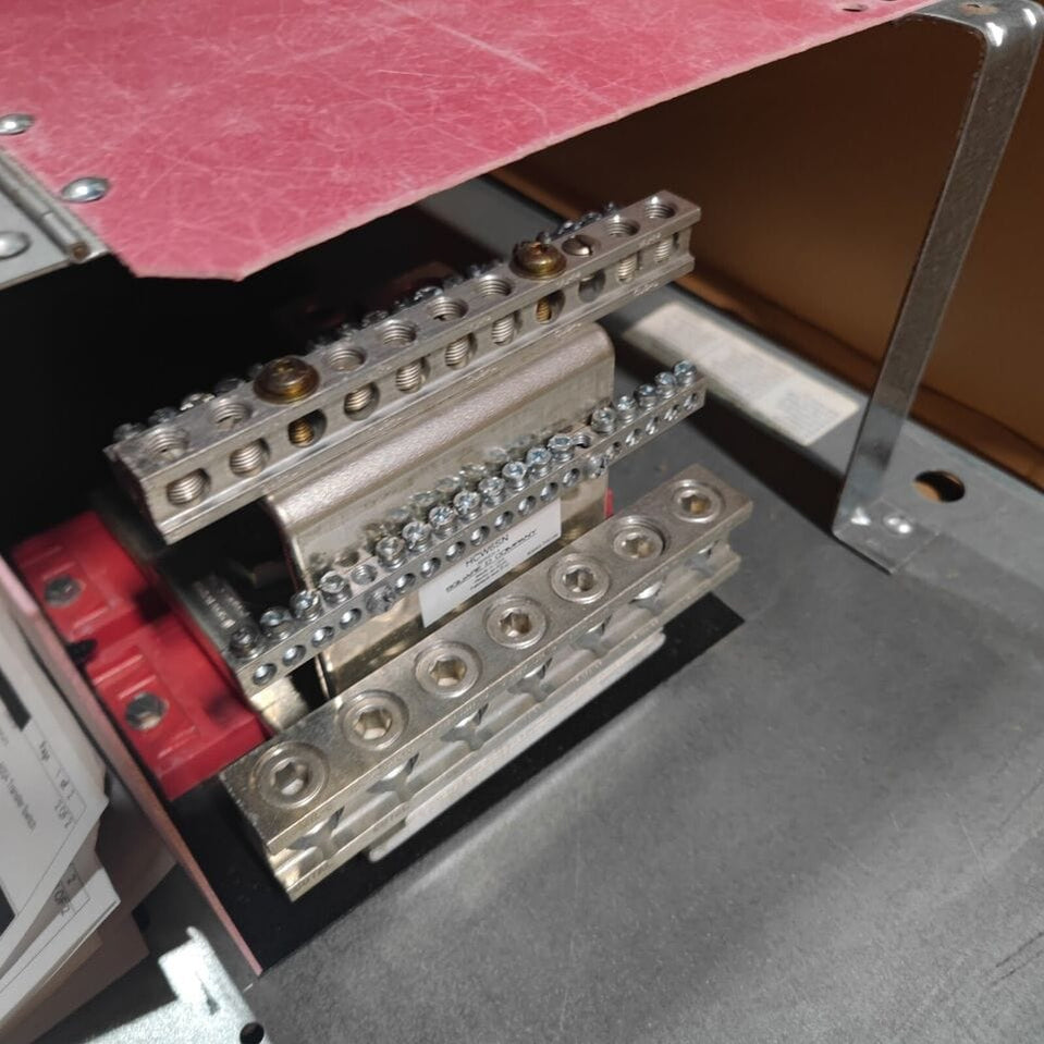 Panelboard Square D HCP, 600A, 600 VAC / 250 VDC, 3PH/3W, Nema 3R, 45 ...